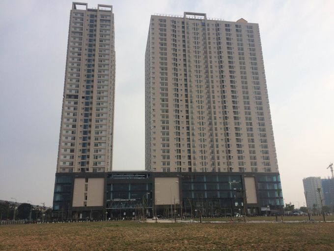 Cư dân Chung cư Gemek Tower dặn nhau "Đi vệ sinh phải đội mũ bảo hiểm!"